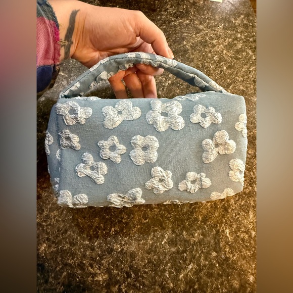 Ulta Beauty | Bags | Ulta Beauty Collection Puffy Blue Spongeboblooking ...